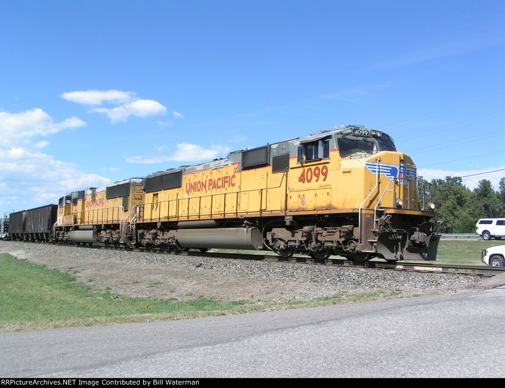 UP 4099 on rail train
